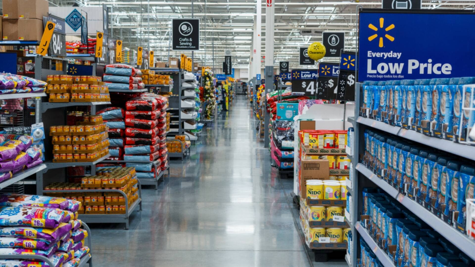 Walmart workers' new benefit good for all grocery workers - TheStreet