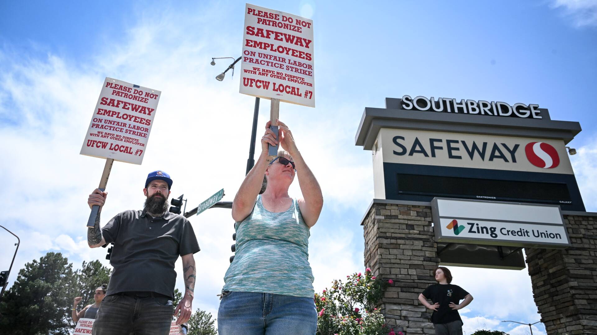 Huge grocery chain strike spreading to more markets - TheStreet