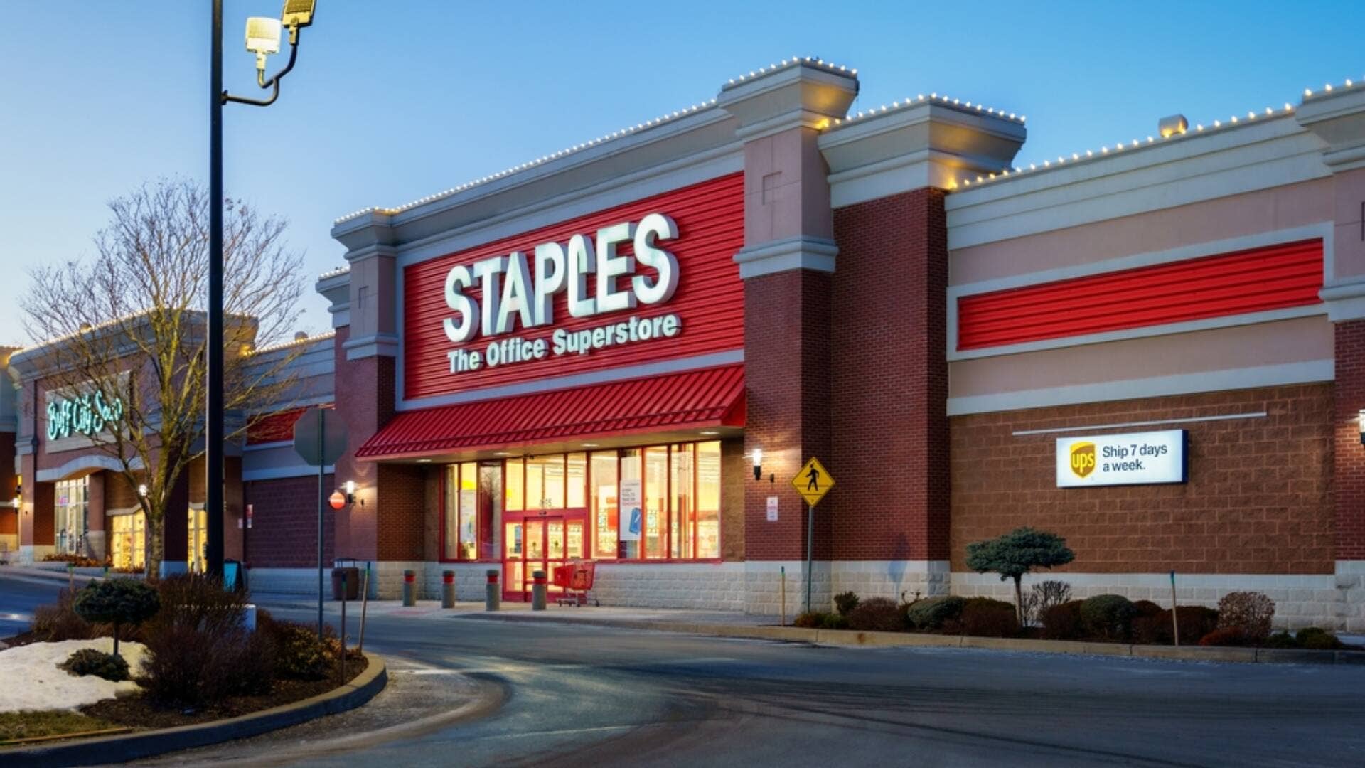 Largest office supply retailer closing stores, no bankruptcy - TheStreet