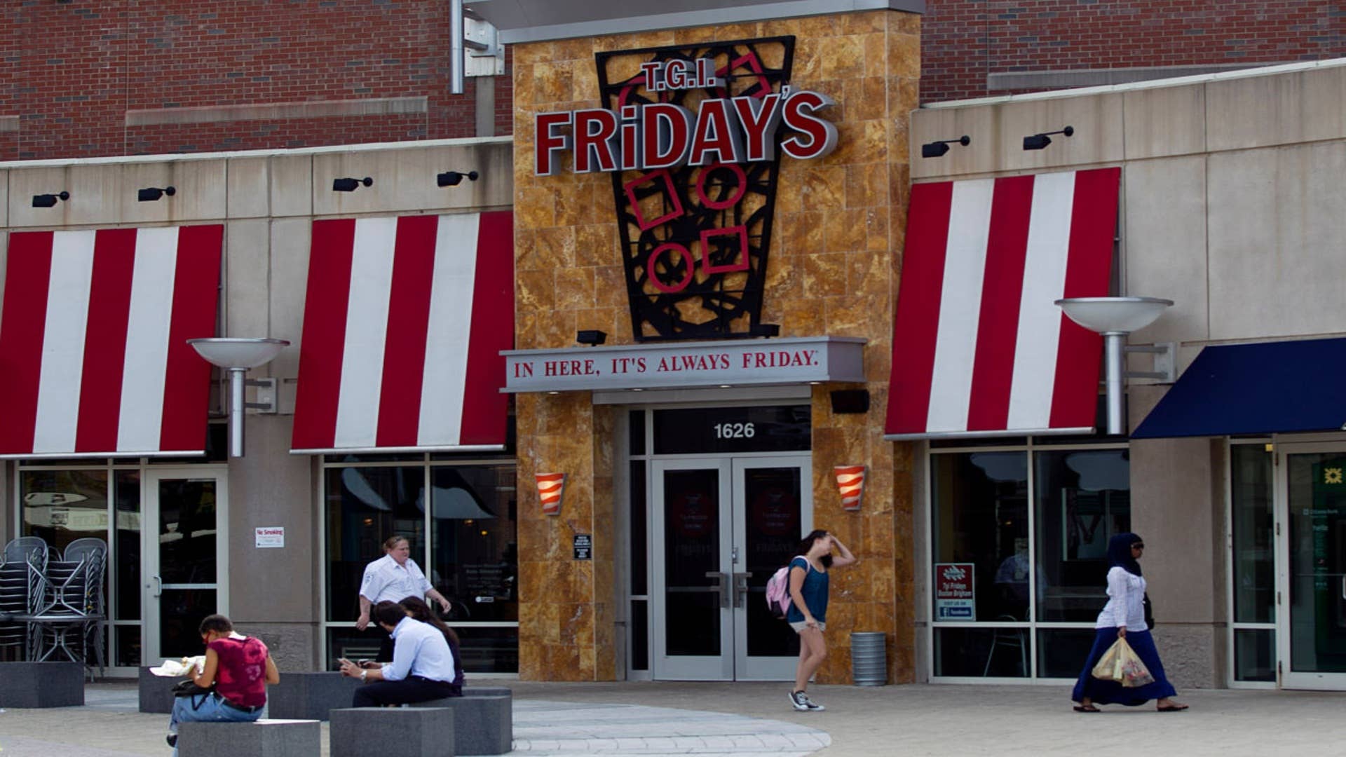 Bankrupt restaurant chain bets big on classics, TV tie-in - TheStreet