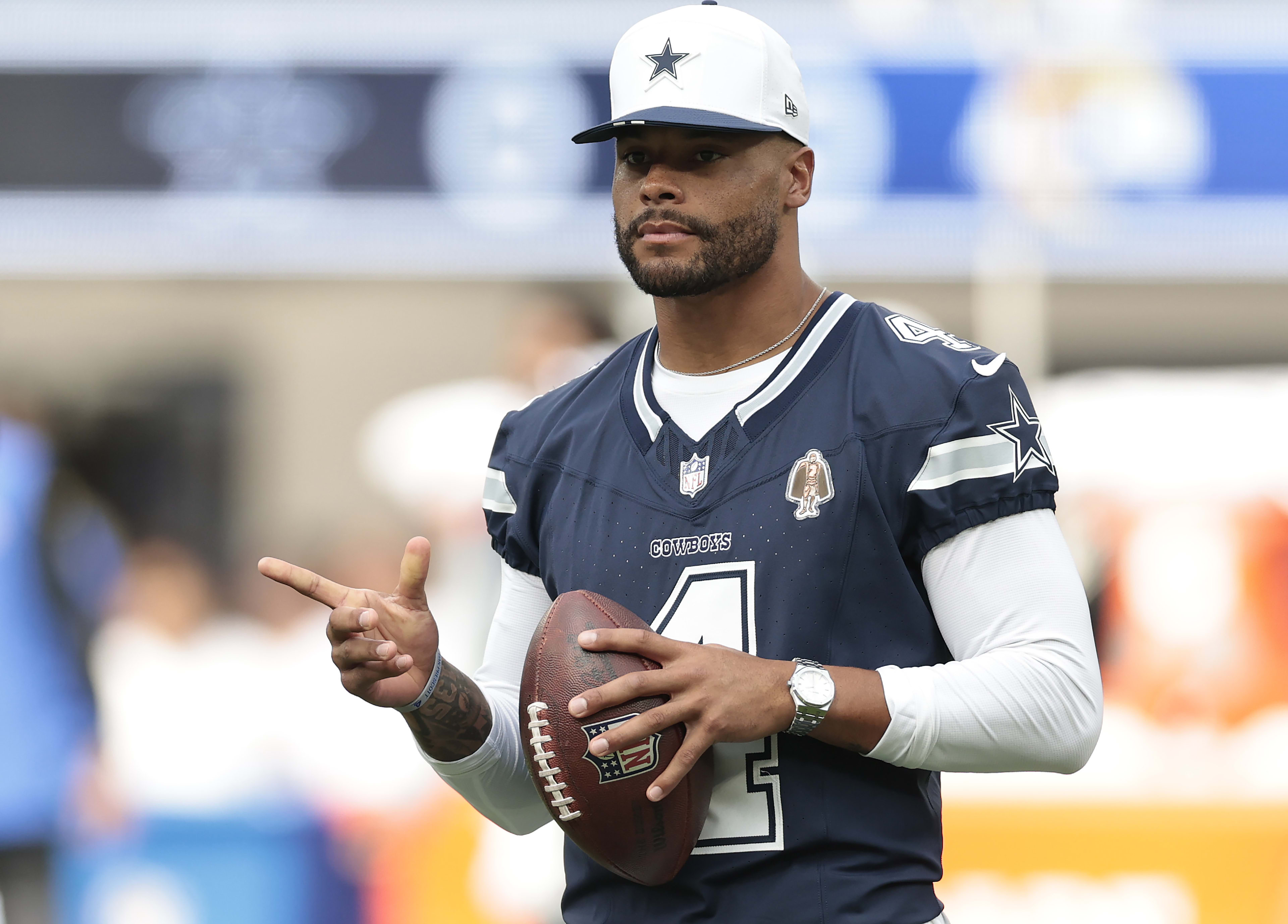 NFL starting quarterback salaries 2025: Who makes the most? - TheStreet