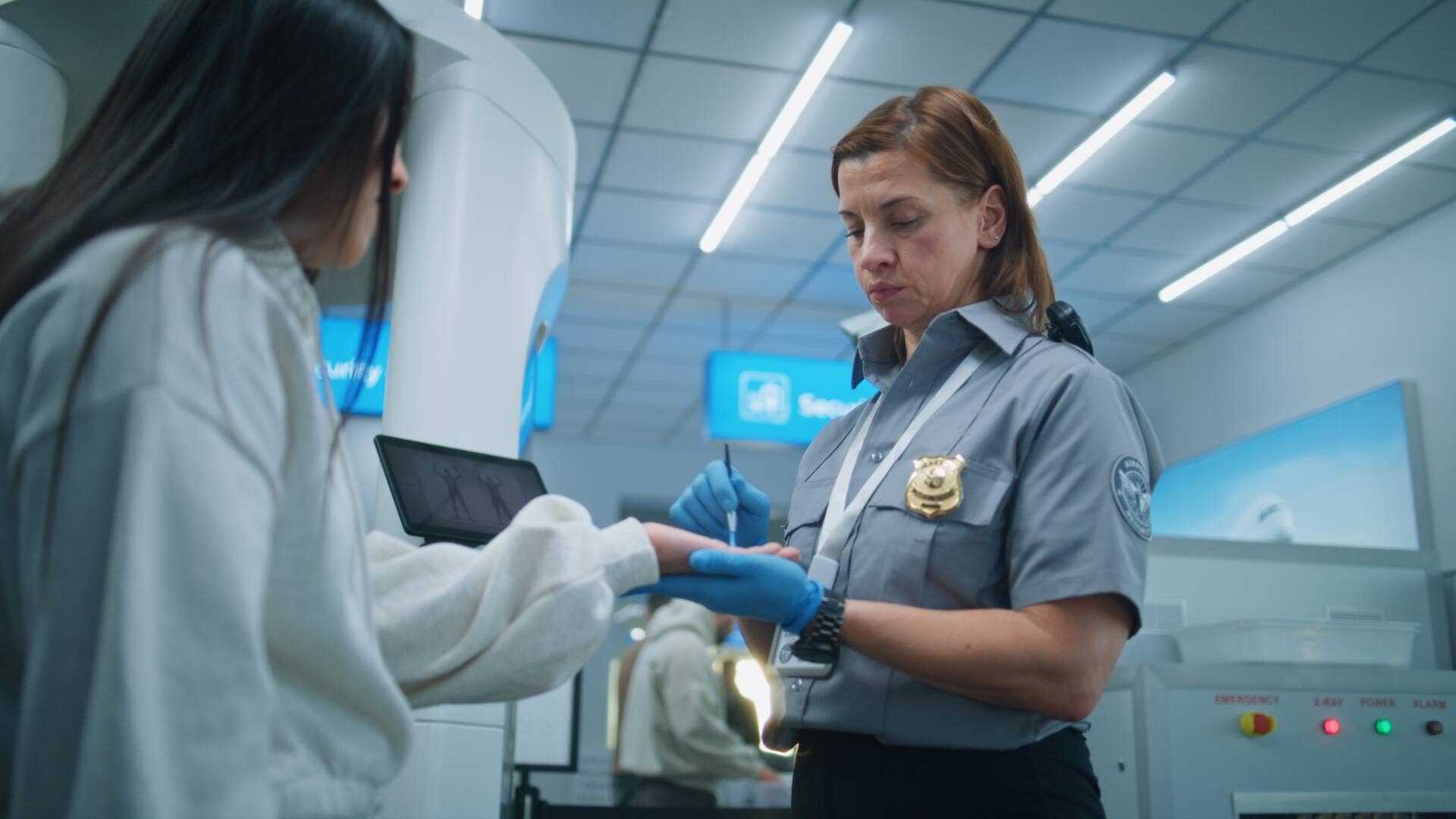 TSA alert: Taking cash on your trip could lead to big problems - TheStreet