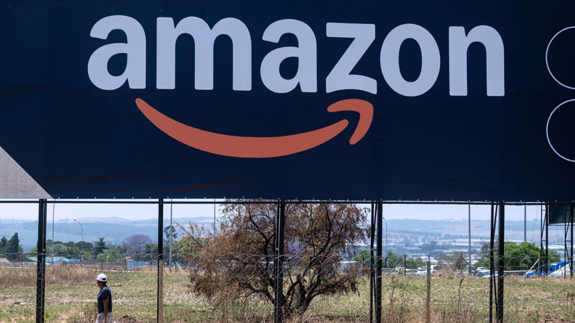 Amazon is selling a $100 electric standing desk for $85 - TheStreet