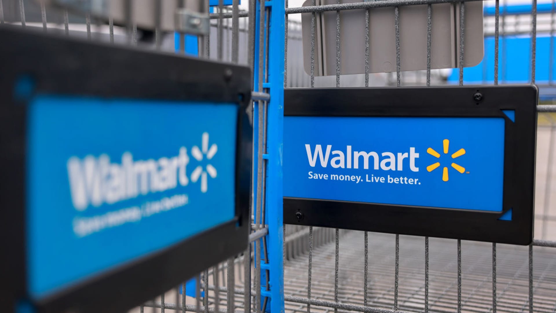 Walmart is selling a $56 glass food container set for $34 - TheStreet