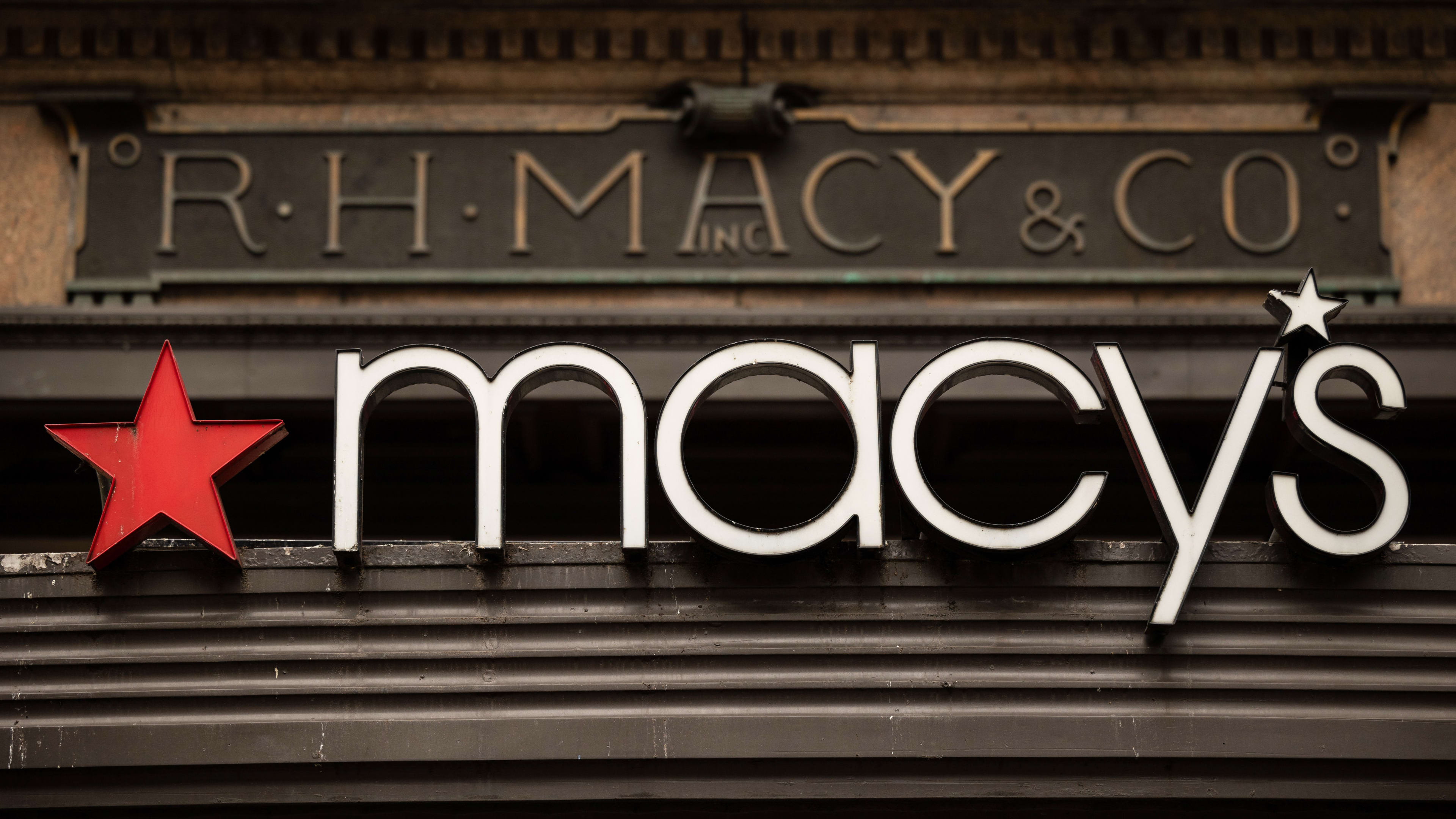 Macy's is selling a $52 Steve Madden gift set for $27 - TheStreet