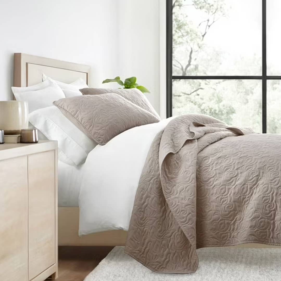 Walmart is selling a $130 all-season quilt for just $37 - TheStreet