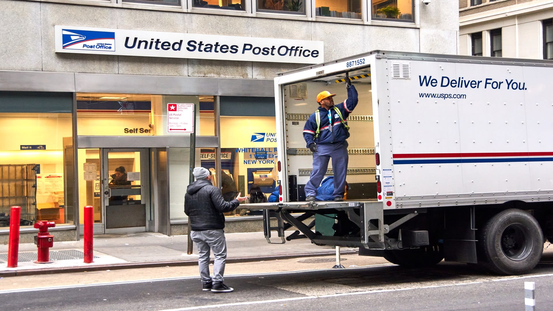 USPS delivers bad news for customers ahead of holiday season - TheStreet