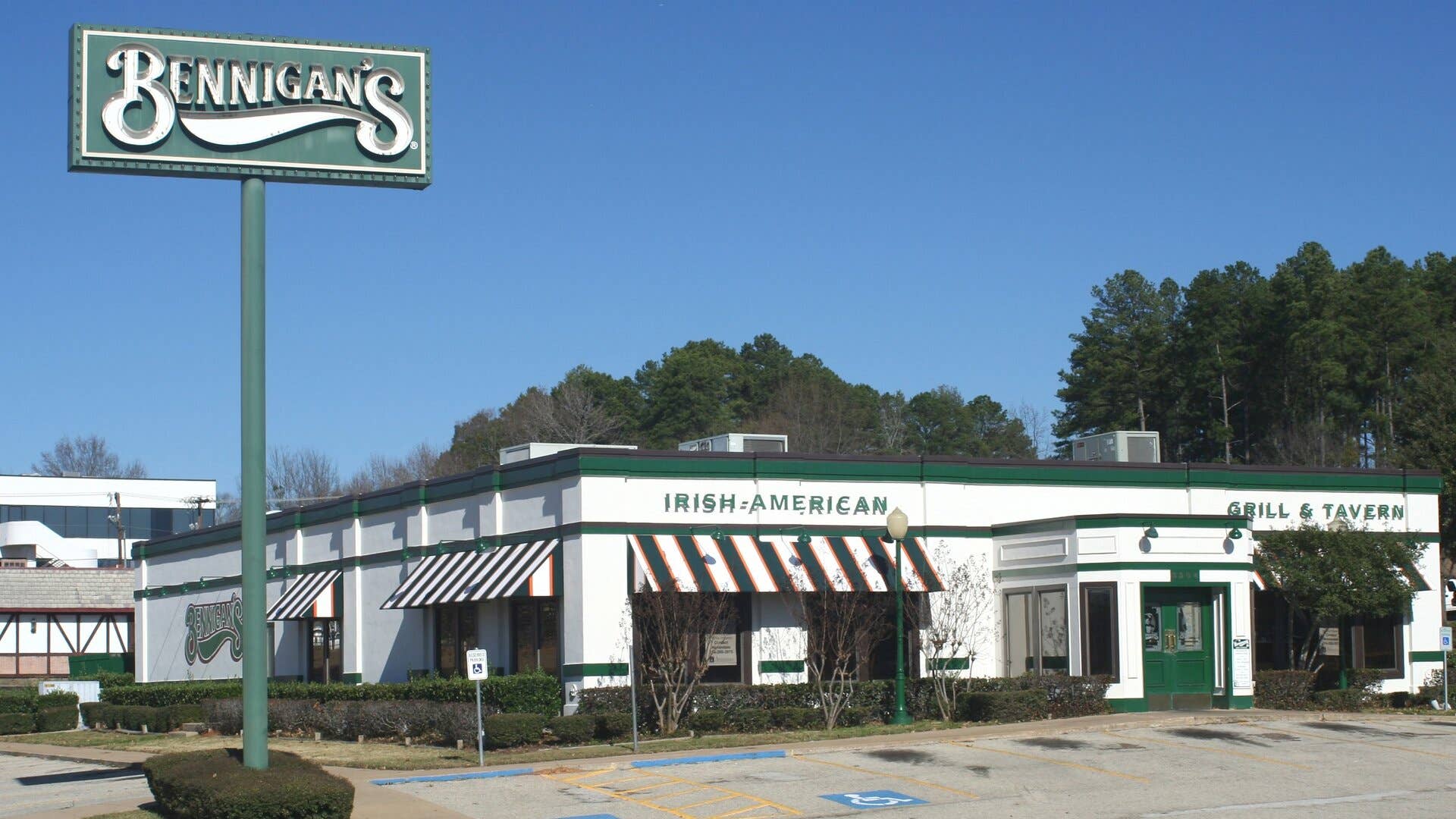 49-year-old pub chain closed over 250 restaurants, only 21 left - TheStreet