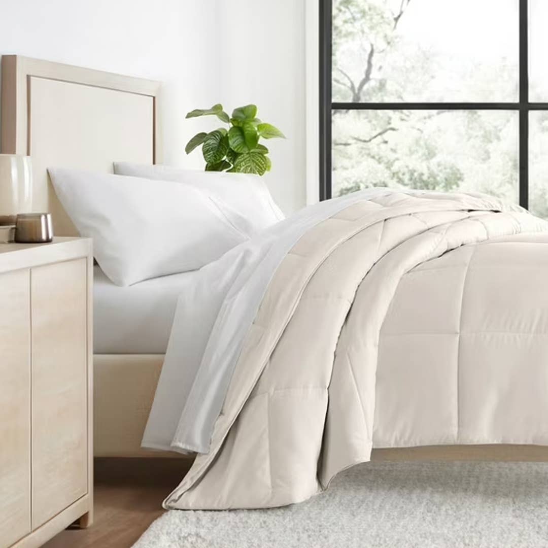 Walmart is selling a $140 lightweight comforter for $28 - TheStreet