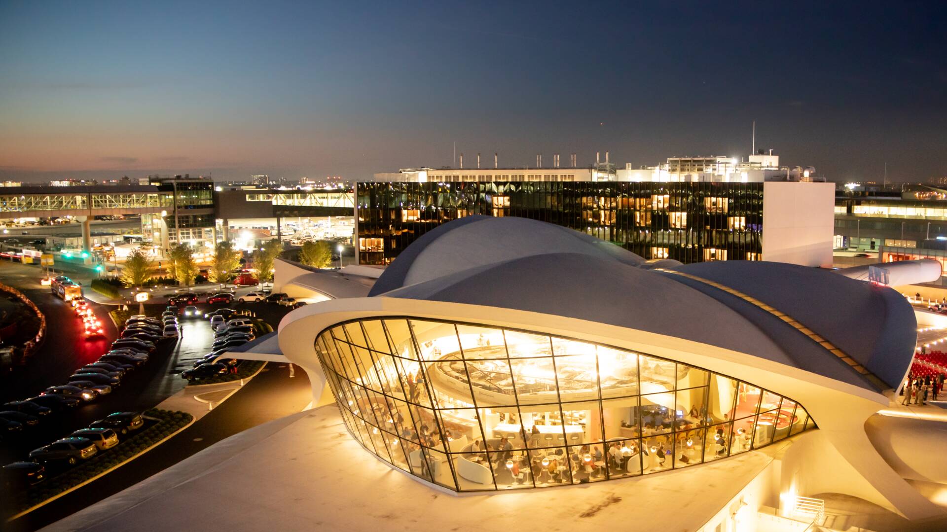 Major airline cancels six flights to New York, stranded passengers ...