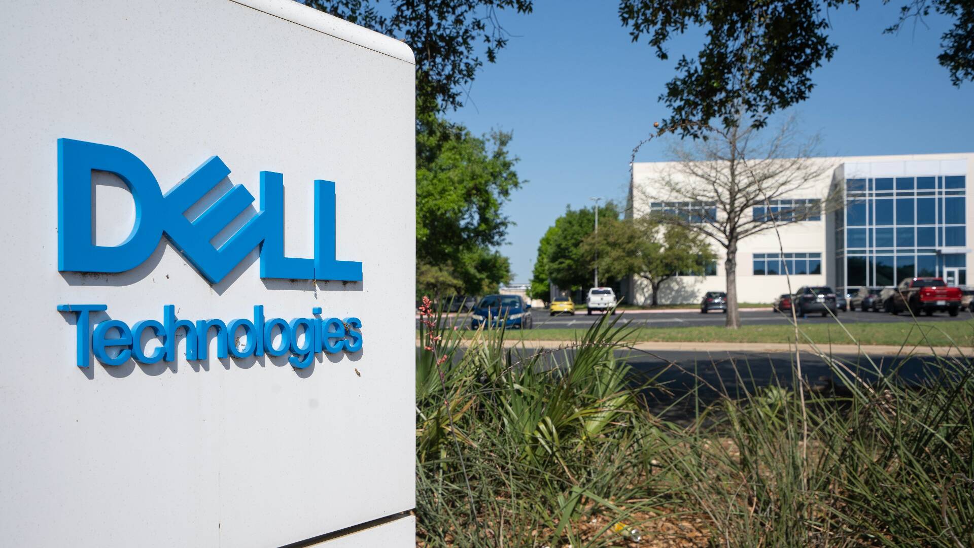 Dell issues stern message after employees violate new work policy ...