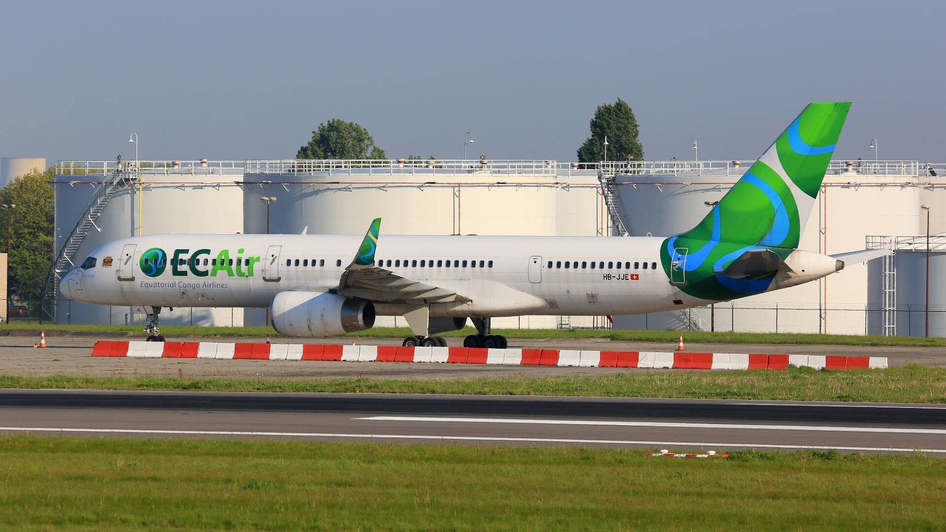 National airline cancels flights, strands passengers, no bankruptcy ...