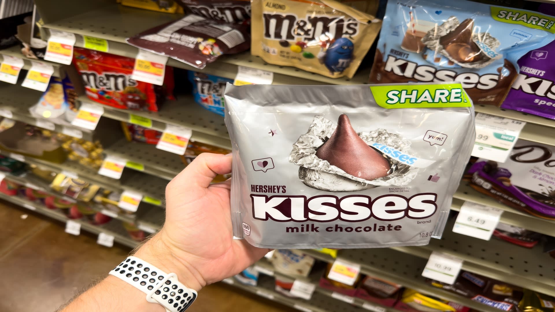 Hershey unveils new dream candy combos ahead of Valentine's Day - TheStreet