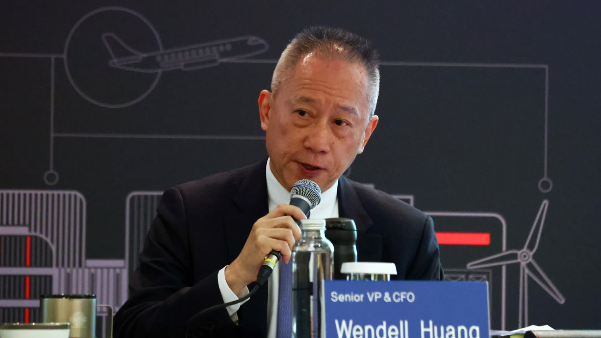 Veteran analyst revisits key semiconductor stock amid tech earnings ...