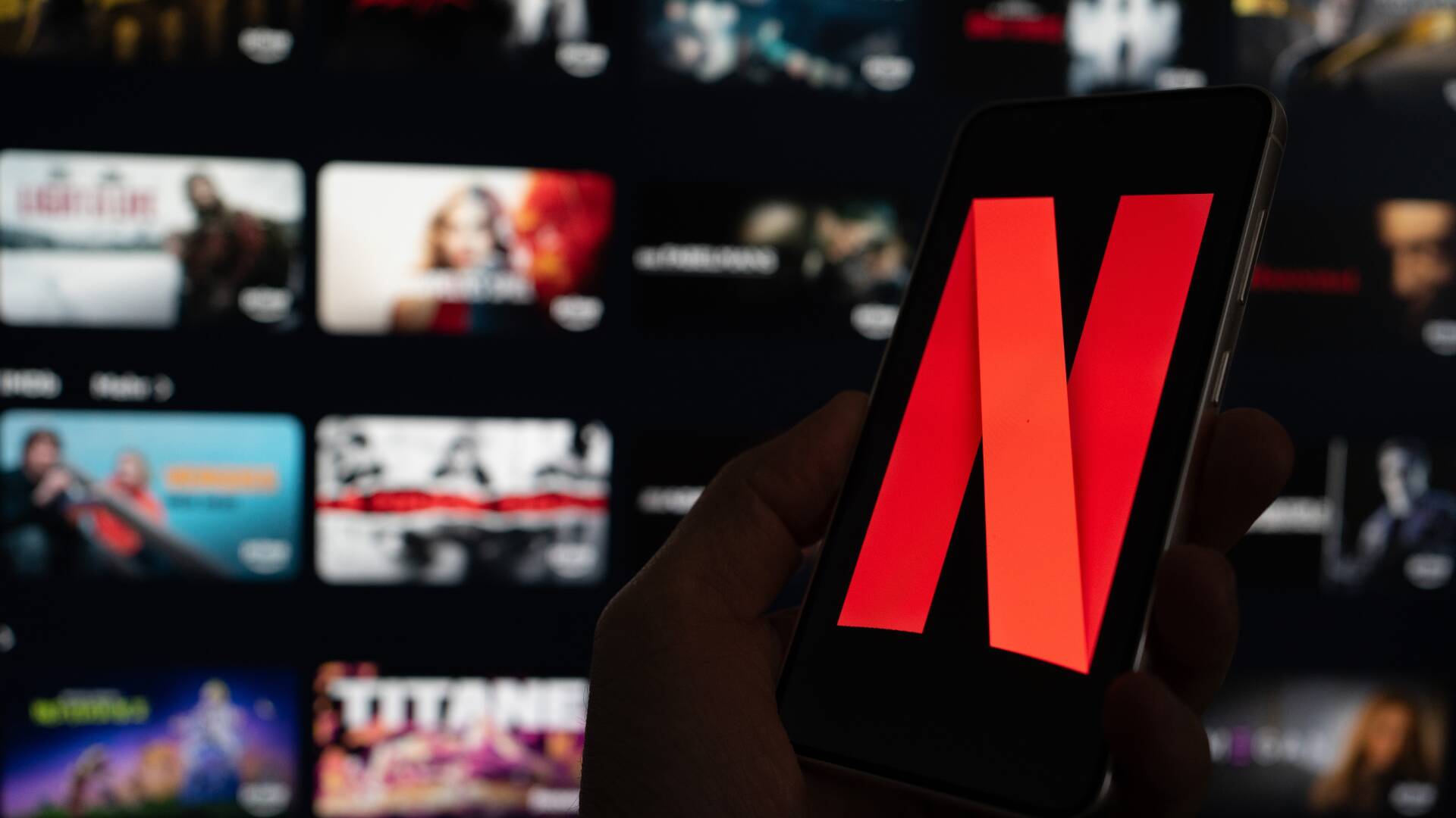 Netflix grows subscribers by making changes viewers hate - TheStreet