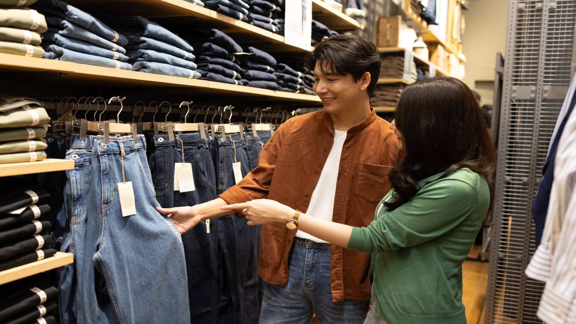 Popular apparel chain closes logistics, warehouse operations - TheStreet