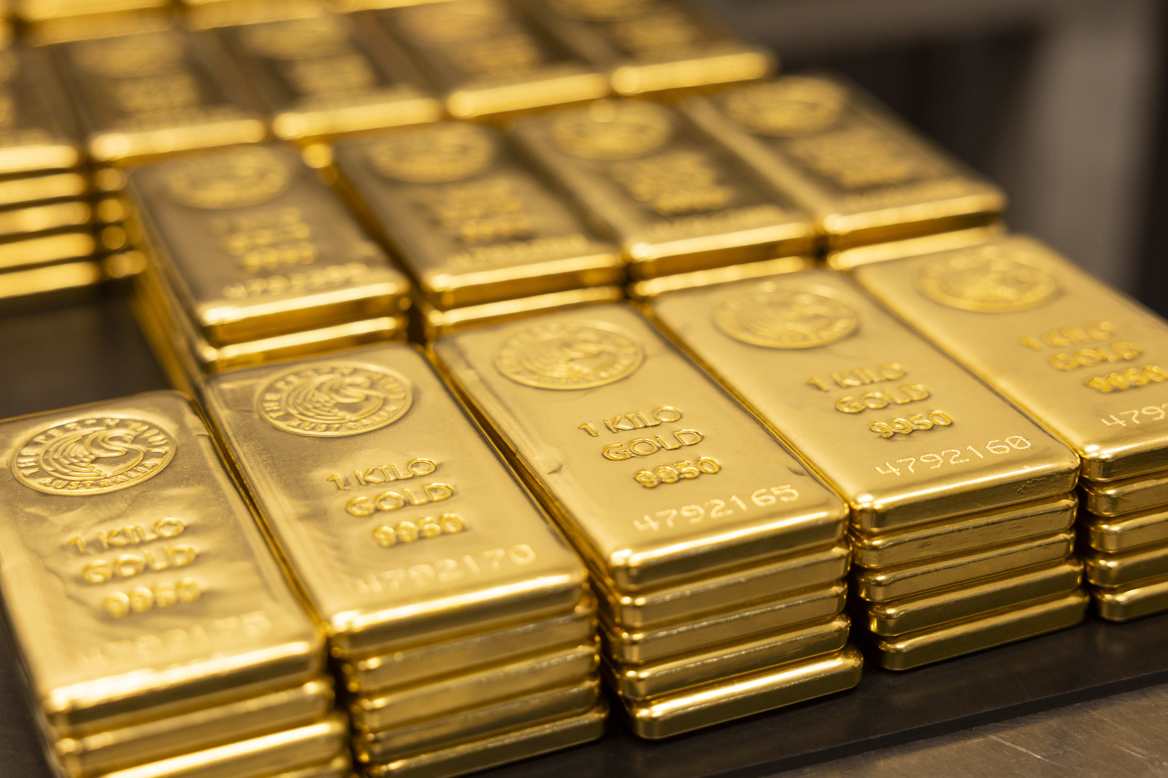 Gold Price Outlook: Deutsche Bank Lifts 2026 Target to $6,000 | GLD ...