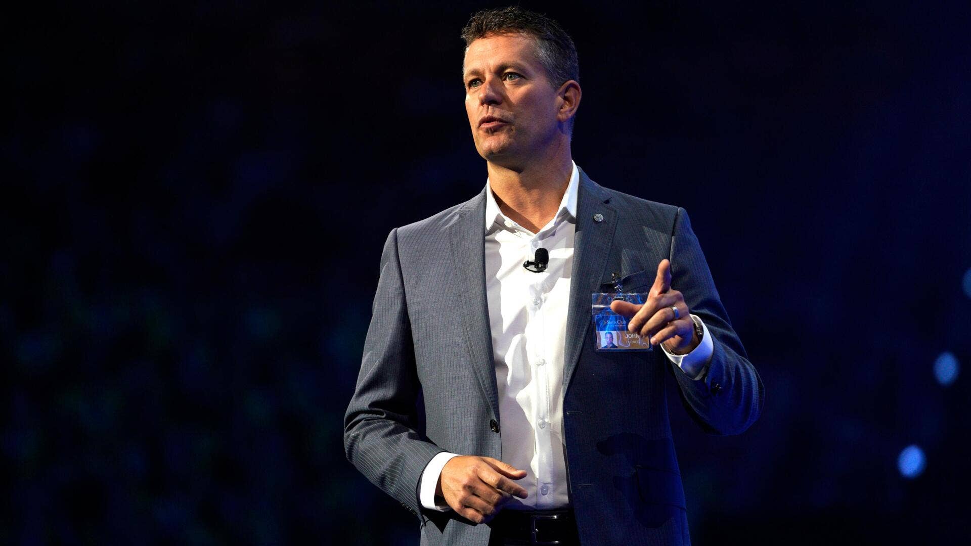 Walmart Dividend King tops $1 trillion valuation milestone | WMT ...